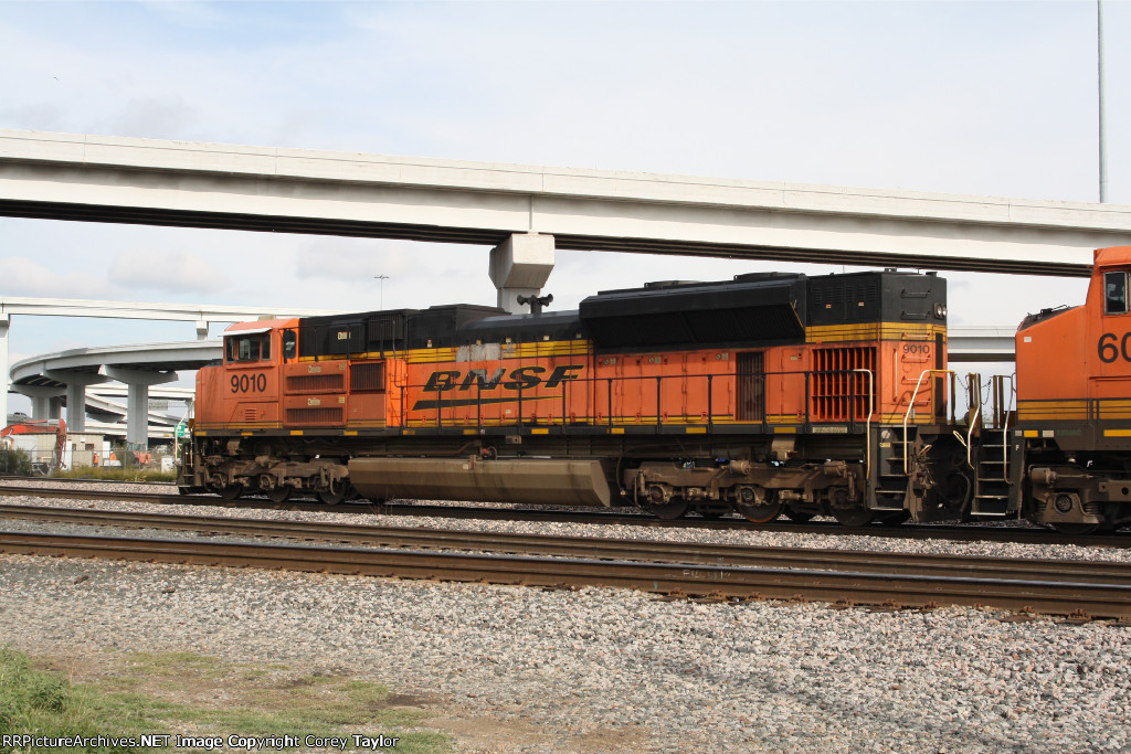 BNSF 9010